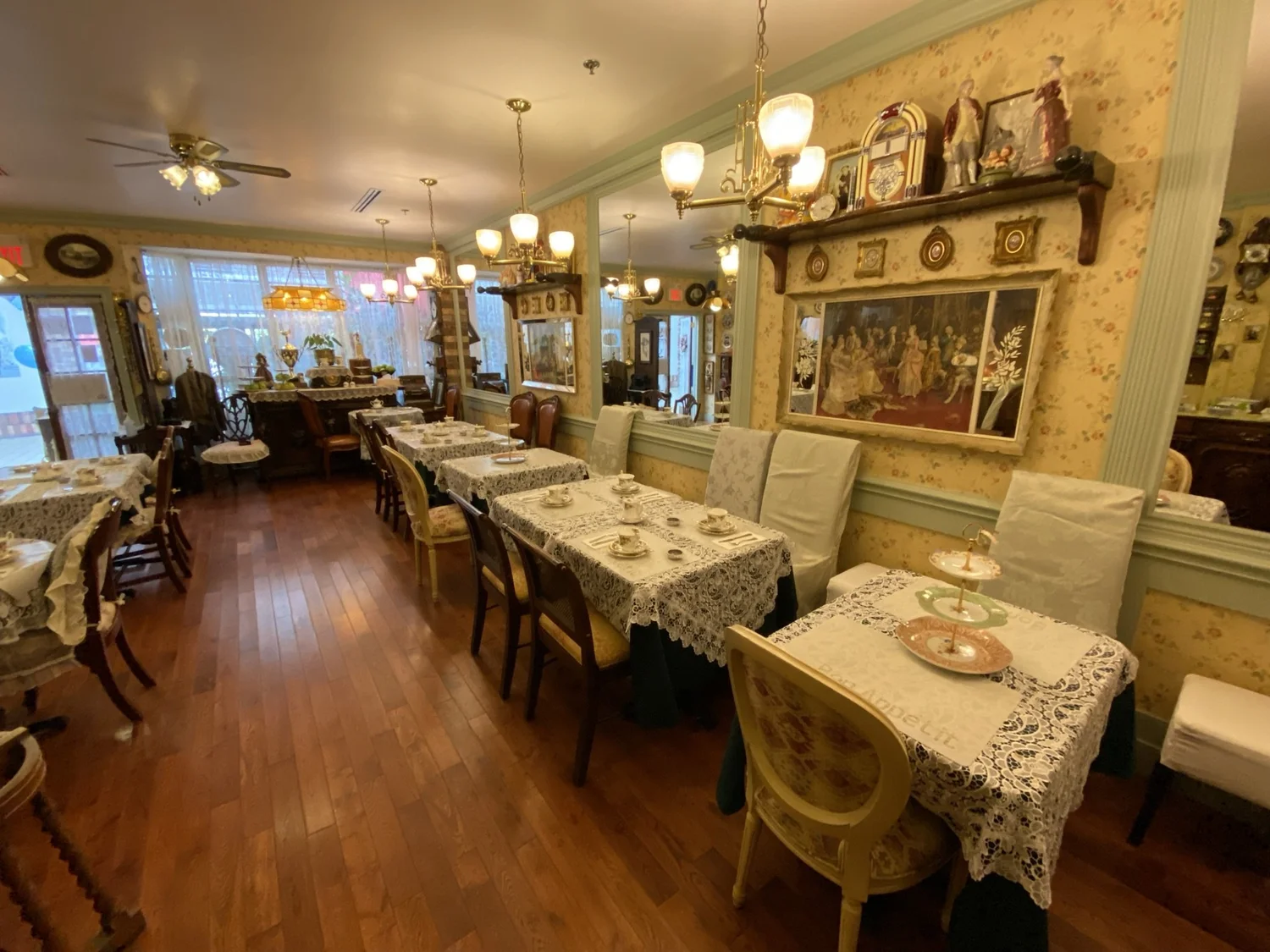 After Queen Tea Shop