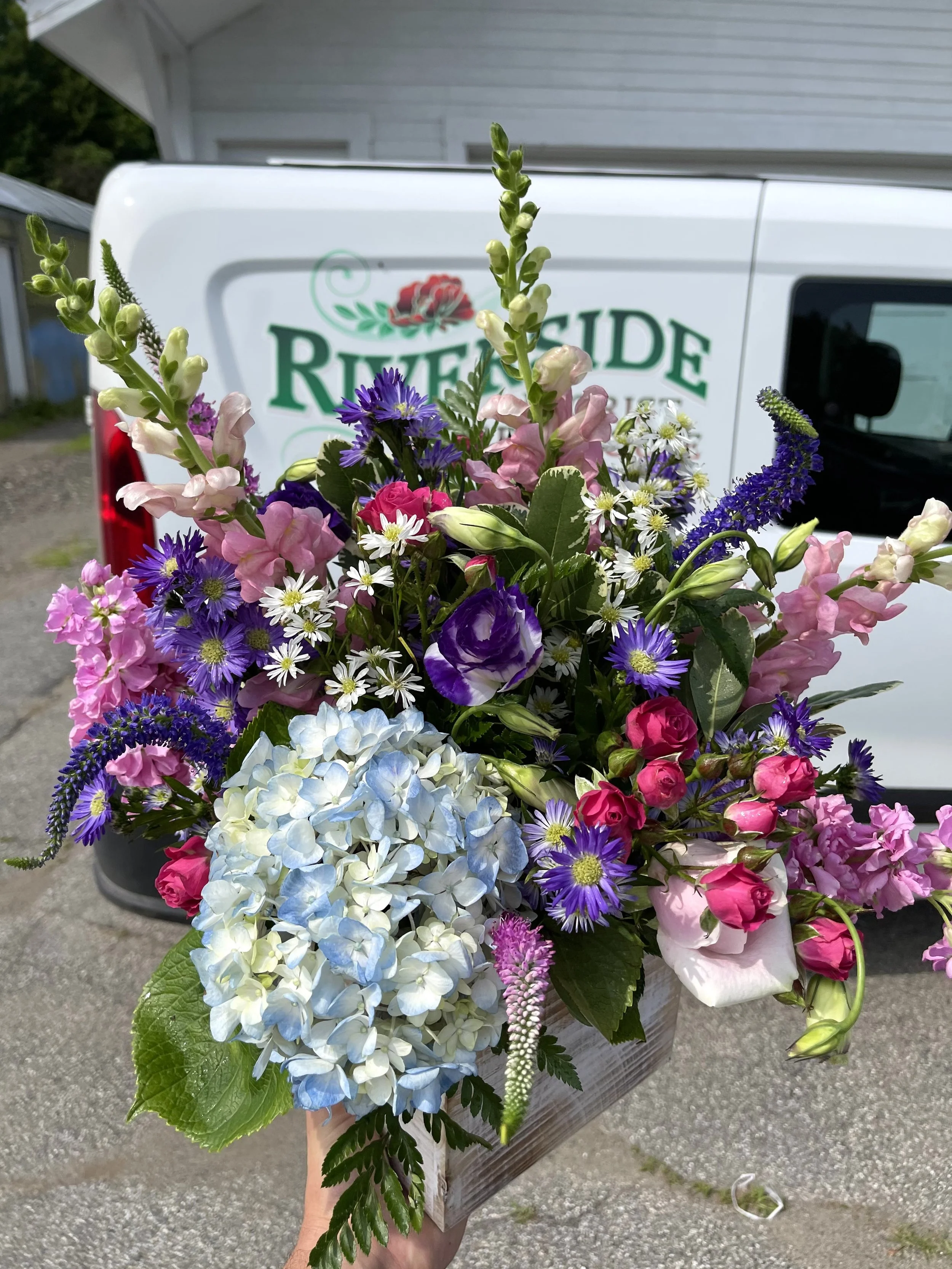 Riverside Greenhouses & Florist