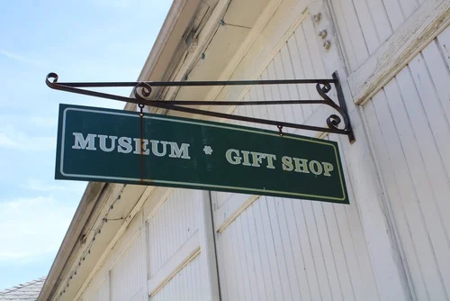 How to Start a Successful Gift Shop Business: 9 Steps to Follow ...