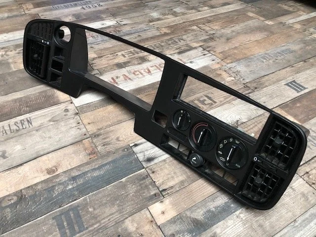 Dashboard Facia SAAB 900 Classic — HEMIsphere Garage