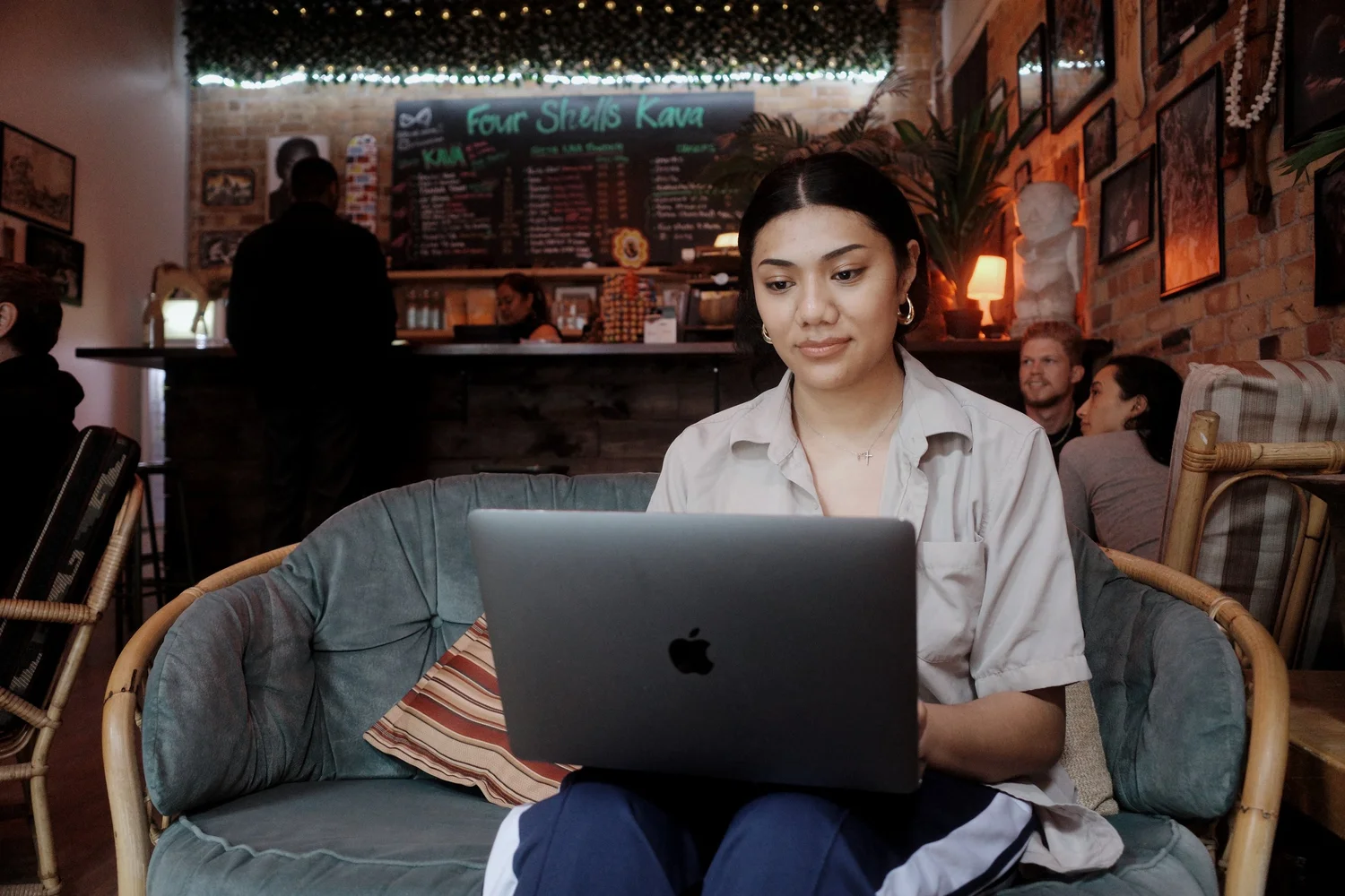 Sisi Panikoula — Tautai Pacific Arts Trust