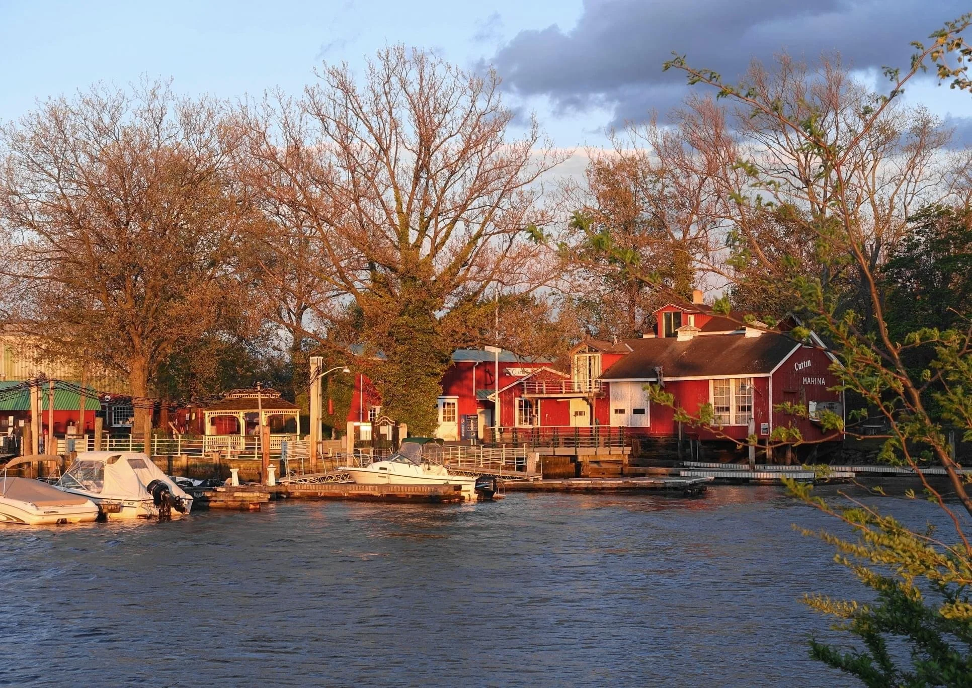 Photos — Curtin's Wharf Restaurant at Curtin Marina