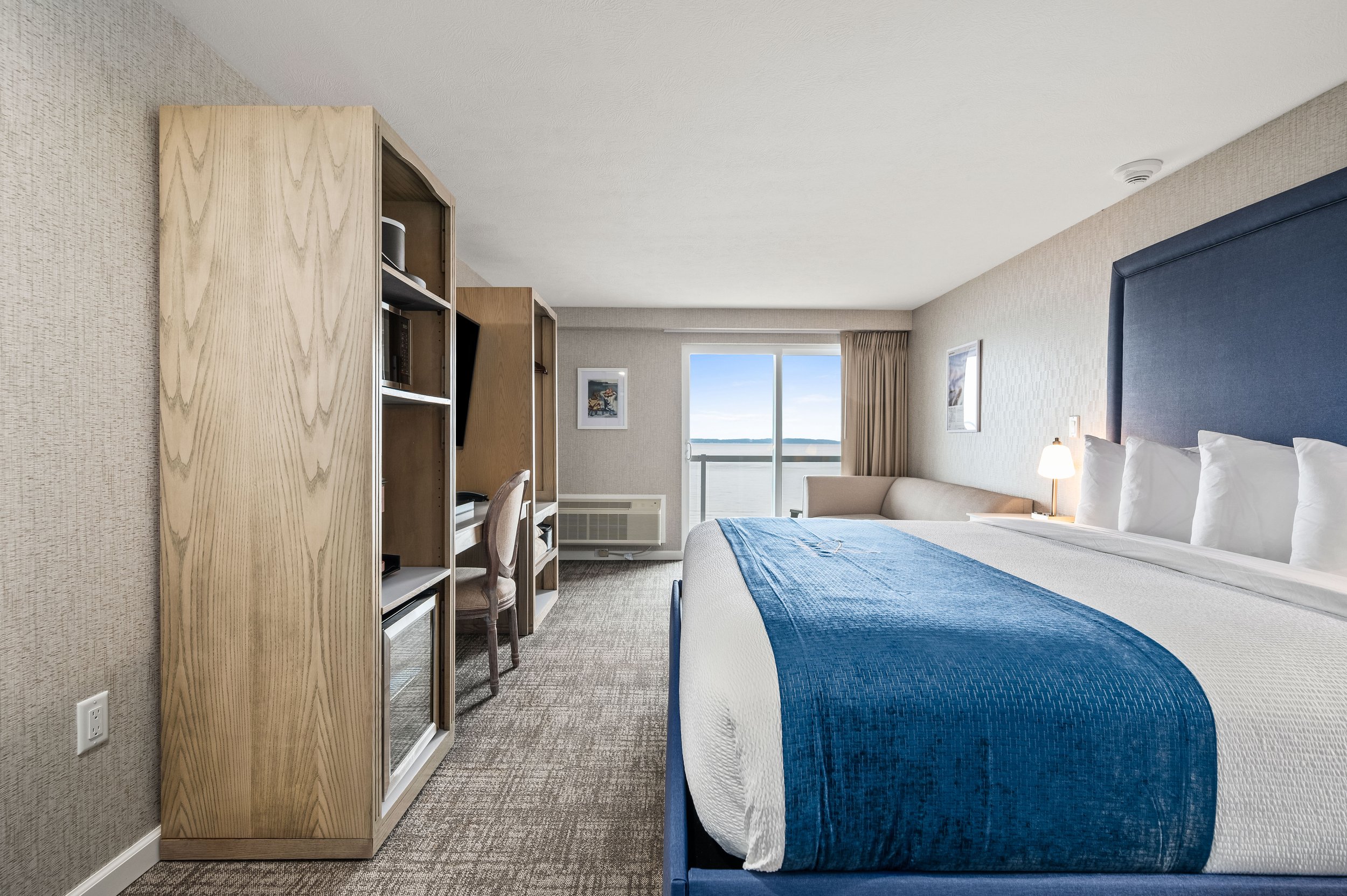 Boutique Beach Resort Hotel with Rooftop Bar — Alexandra Inn