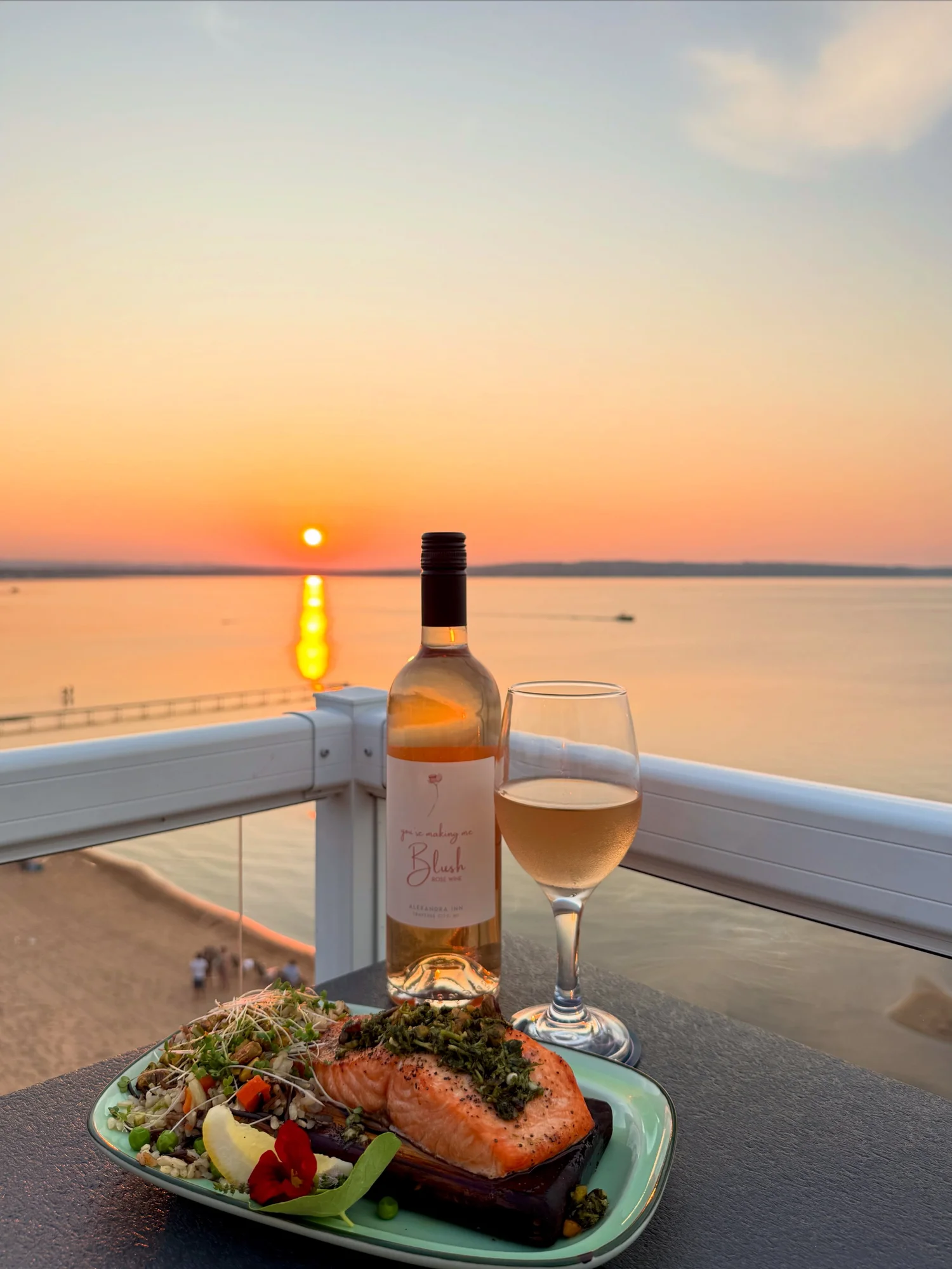 Explore our Beach Rooftop Bar & Restaurant in Traverse City, Michigan ...