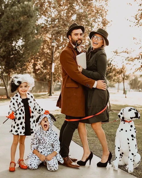 Creative Matching Halloween Costumes for a Family of 5
