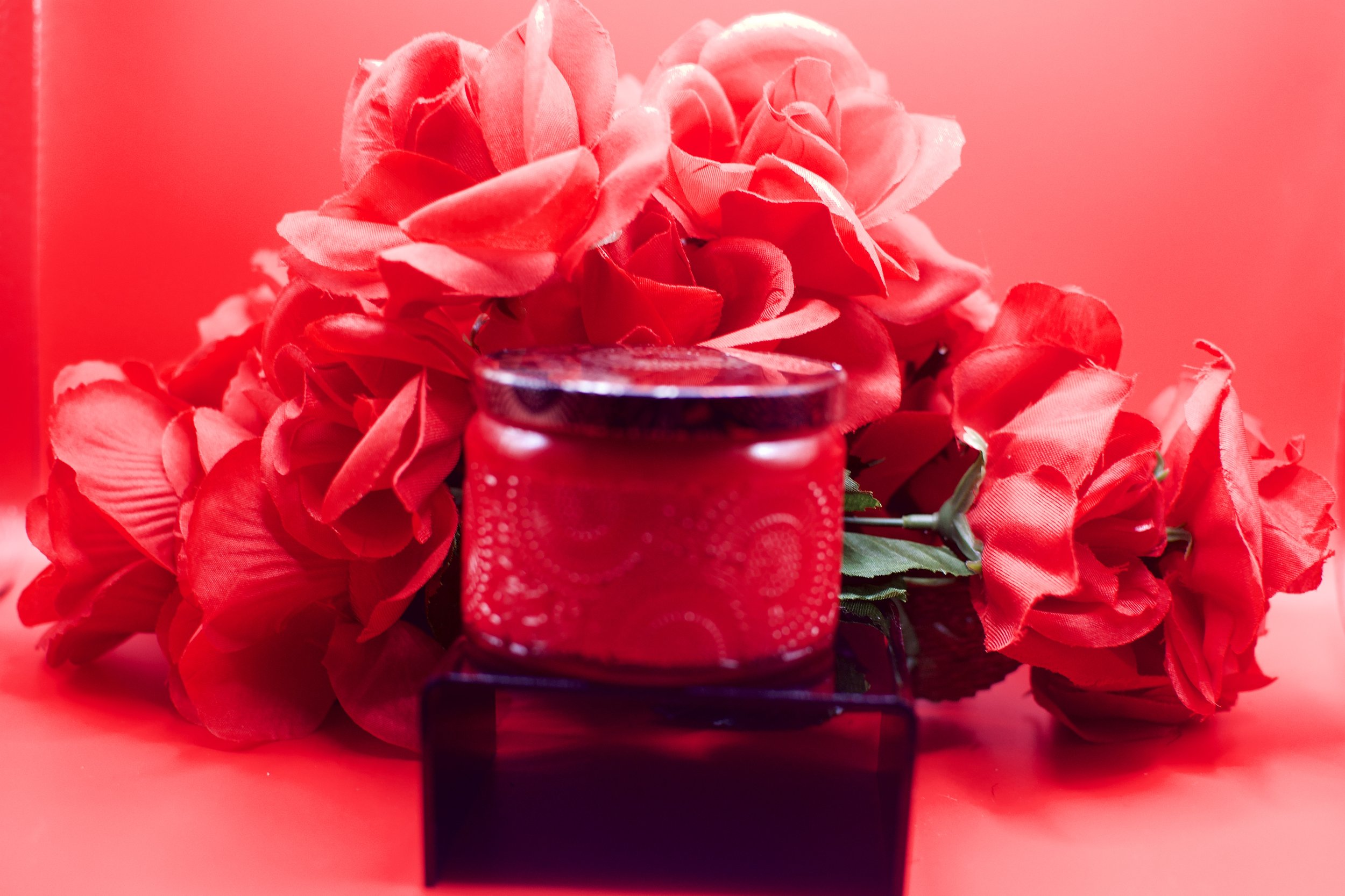 Essence 4 You -Our scented candle fragrance fills the room