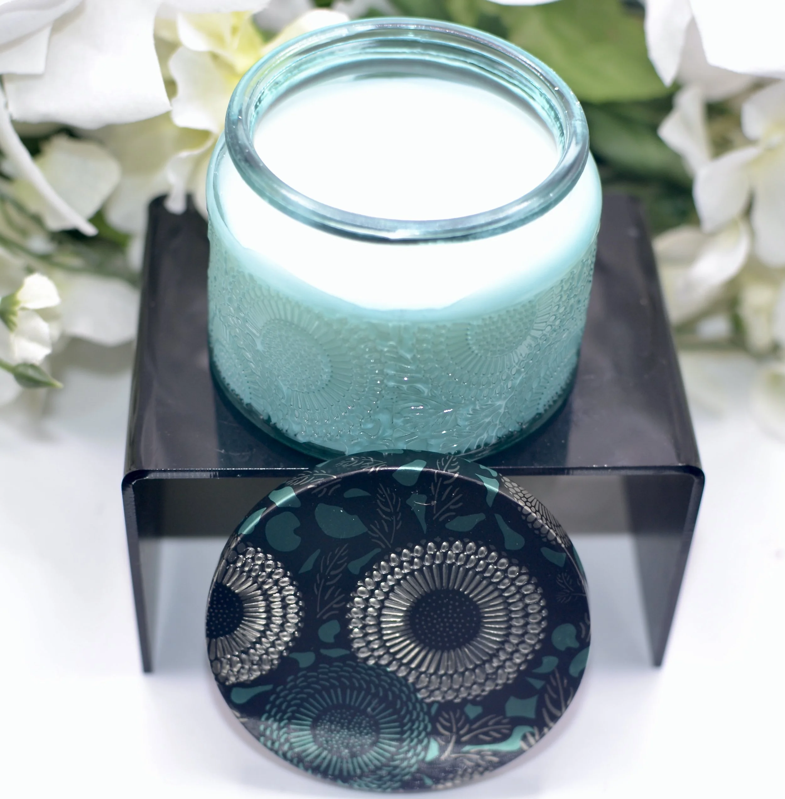 Essence 4 You -Our scented candle fragrance fills the room