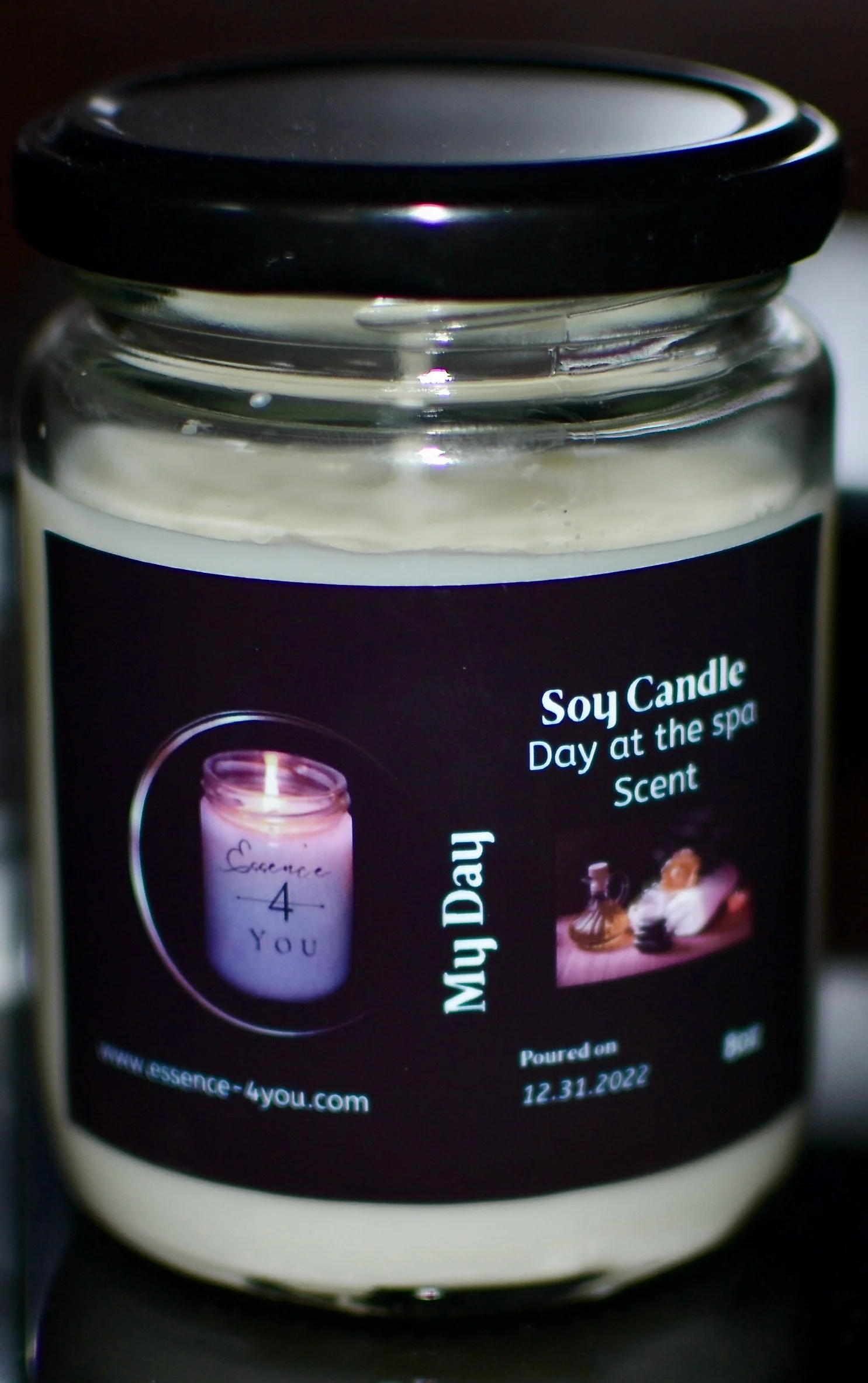 Essence 4 You -Our scented candle fragrance fills the room