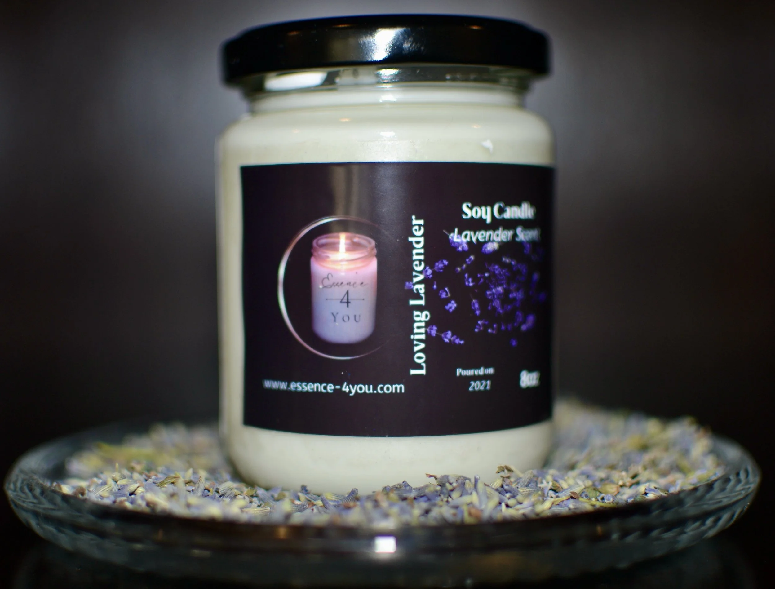 Essence 4 You -Our scented candle fragrance fills the room