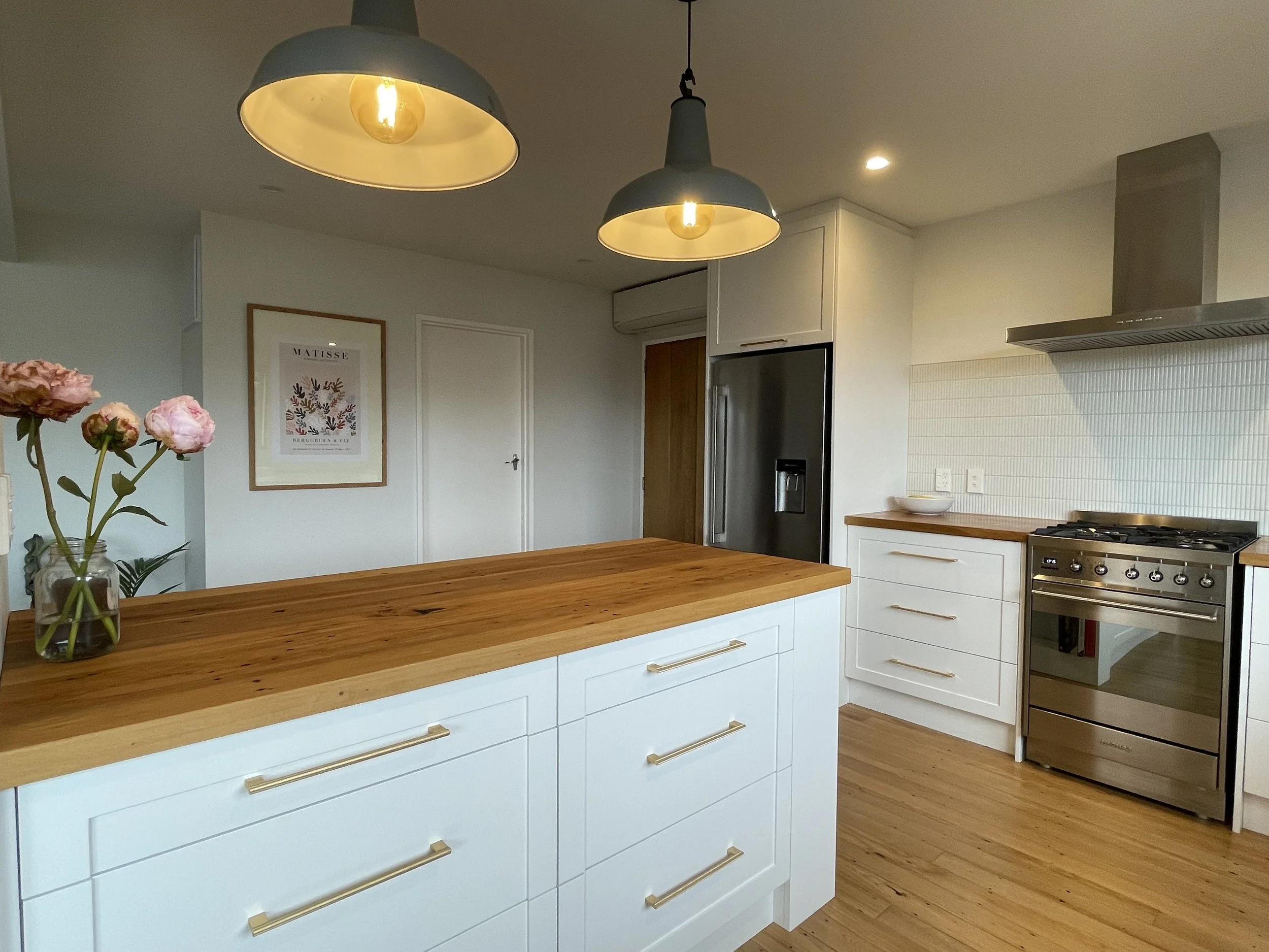 Coastal Calm | Farmhouse Kitchen Dunedin