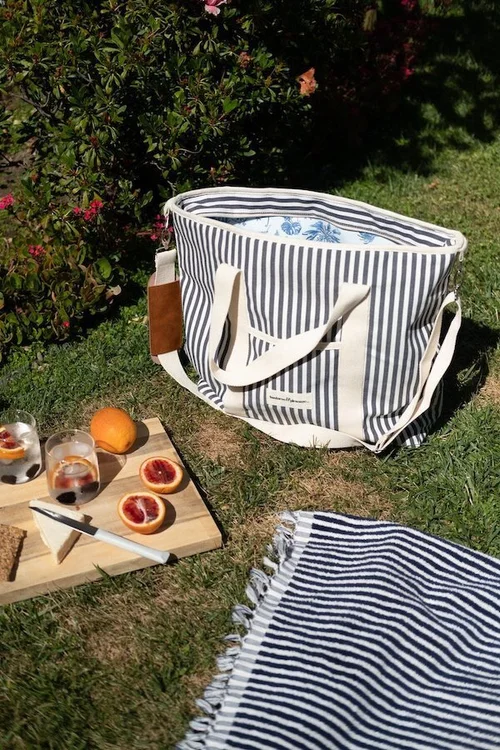 7 Sustainable Picnic Baskets And Coolers For Your Park Picnics — The ...