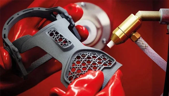 Techniques de post-traitement pour pièces imprimées FDM — La Nouvelle École