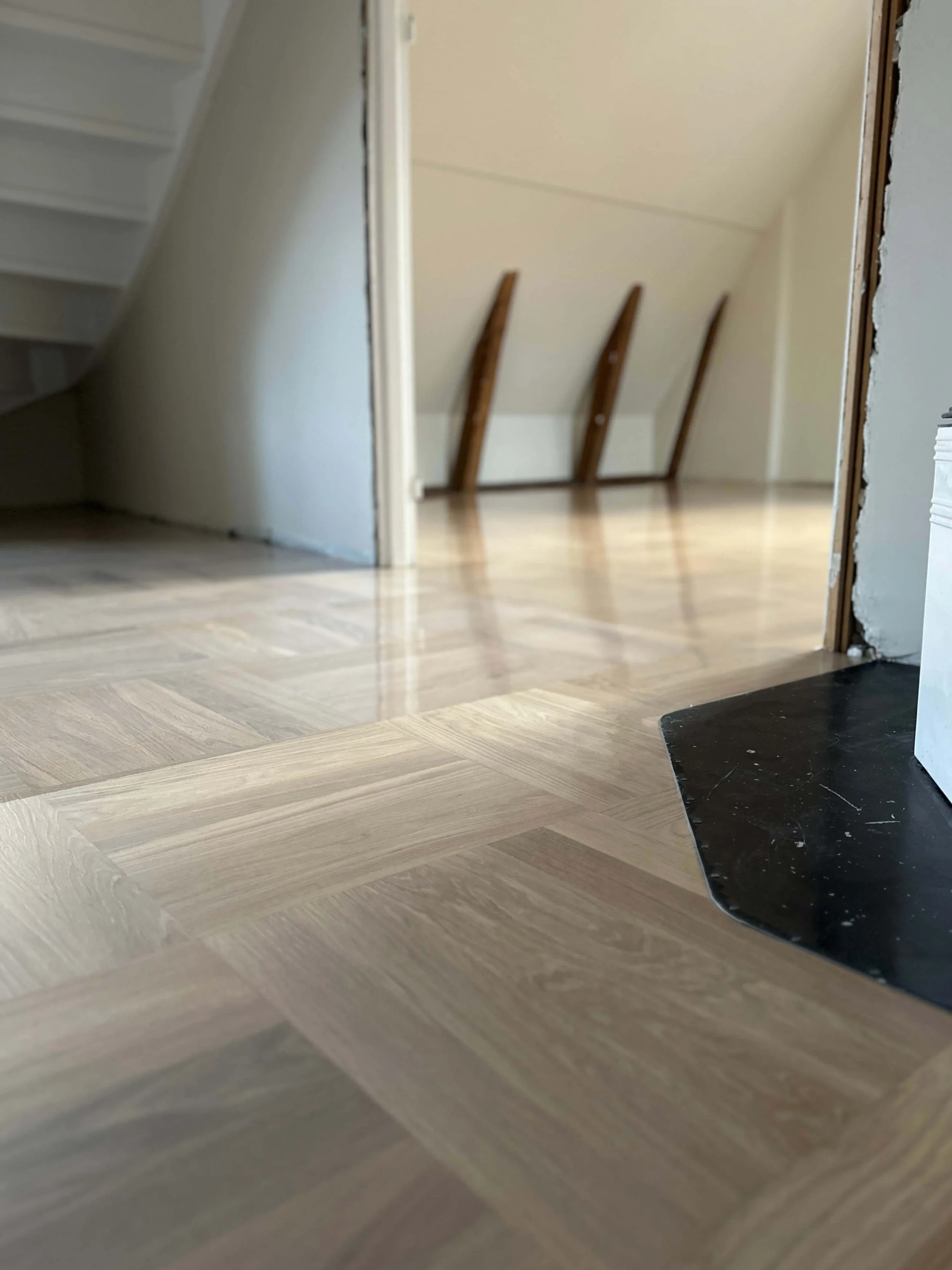 Lakk eller olje? Overflatebehandling av tregulv — Kongelige Gulv