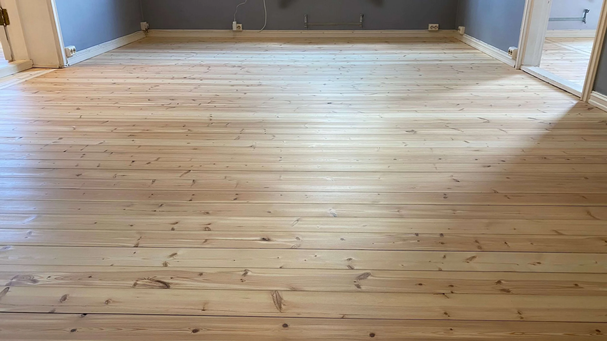 Lakk eller olje? Overflatebehandling av tregulv — Kongelige Gulv