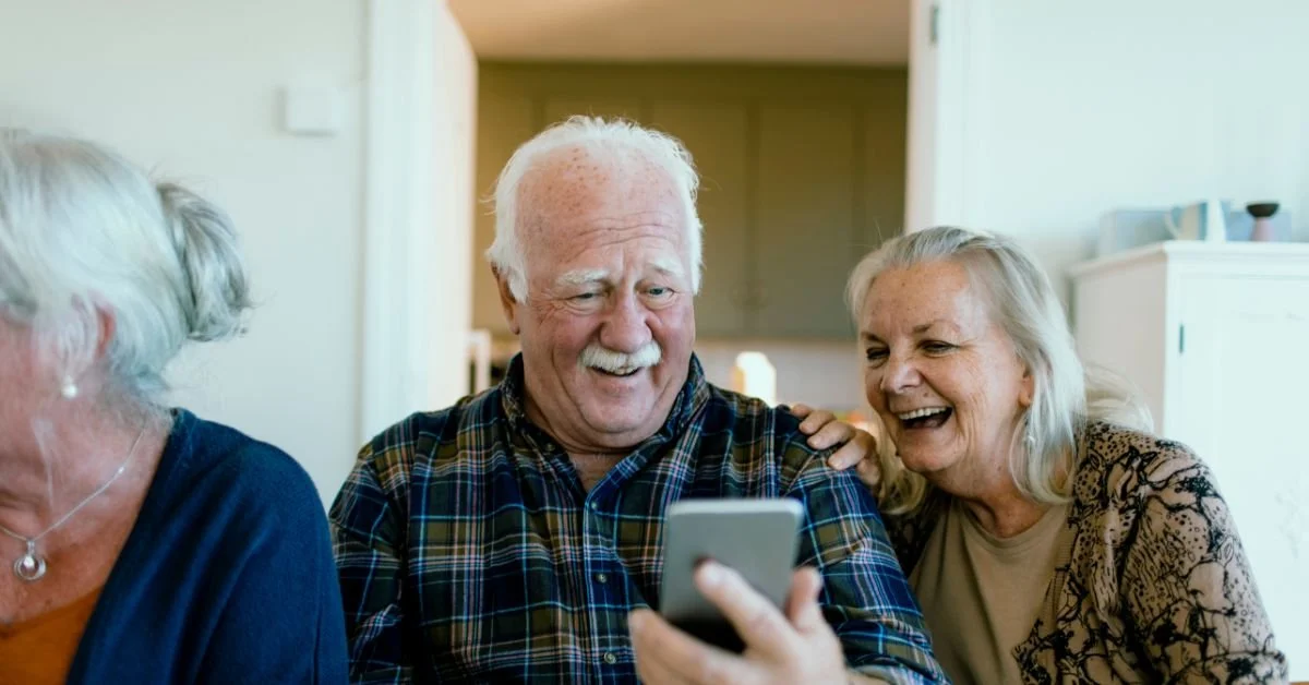 Connecting Generations: A Senior's Guide to Navigating Social Media ...