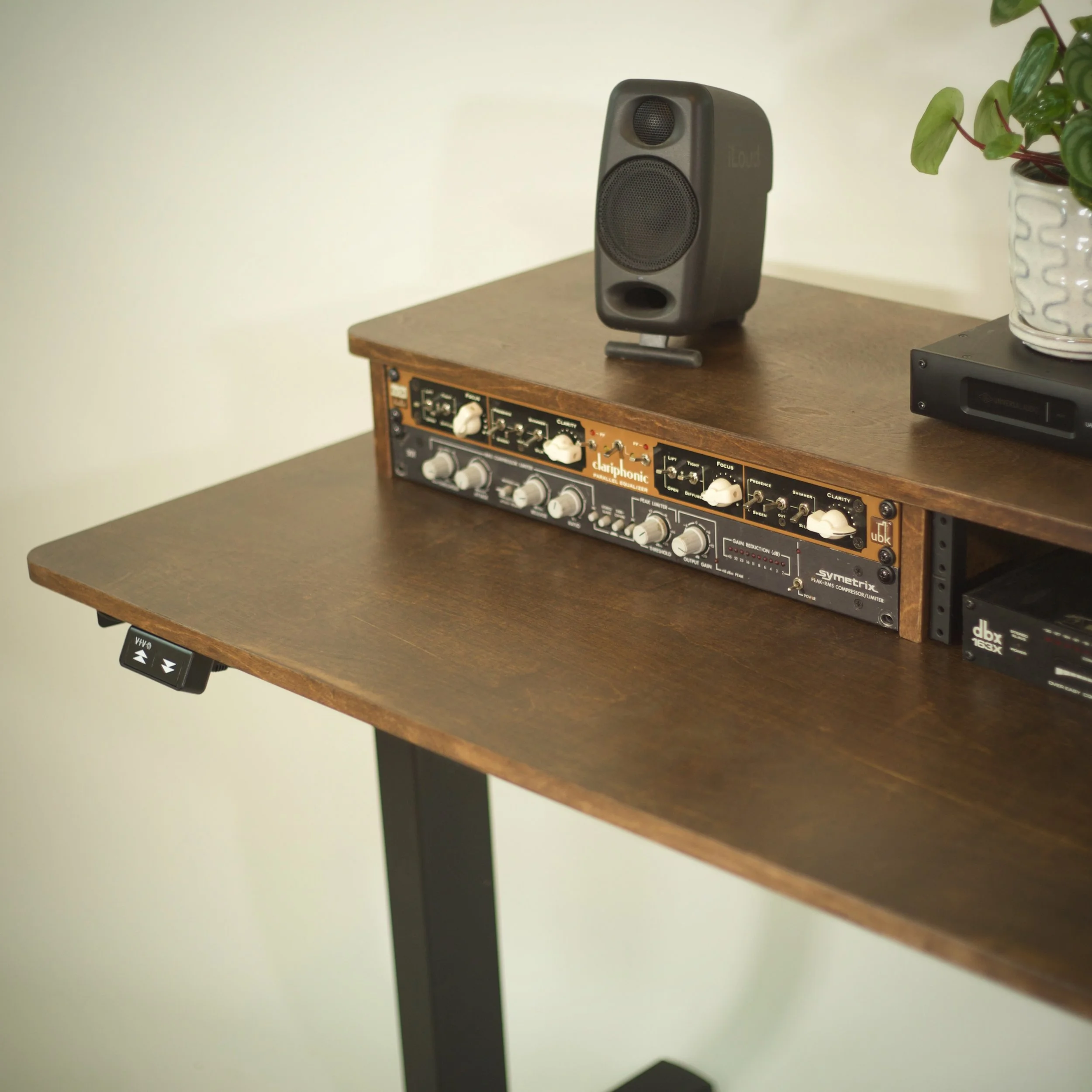 London 3 — Gear Hive Studio Racks