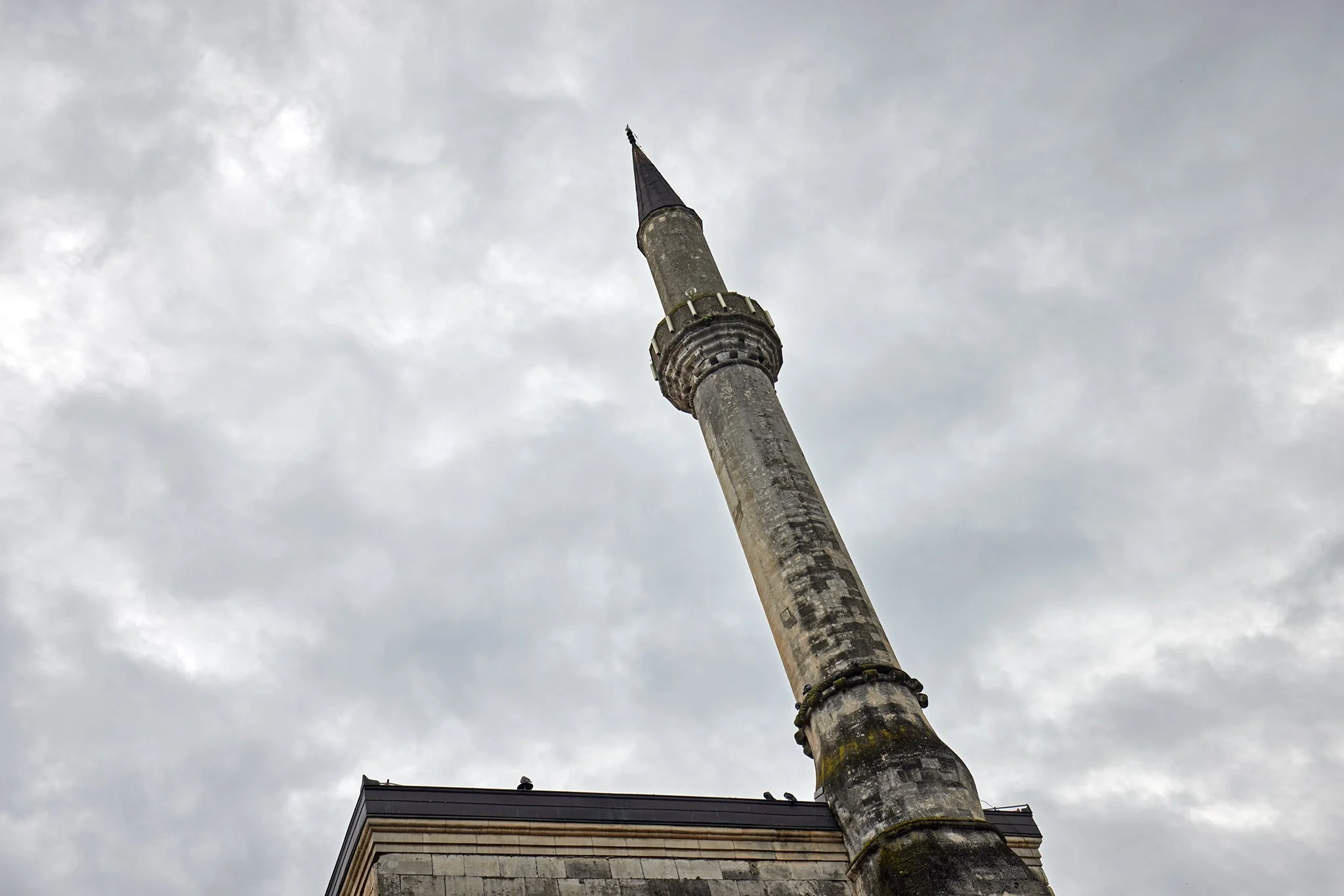 General 1 — POD NEBOM VEDRE VJERE - Islam i Evropa u iskustvu Bosne