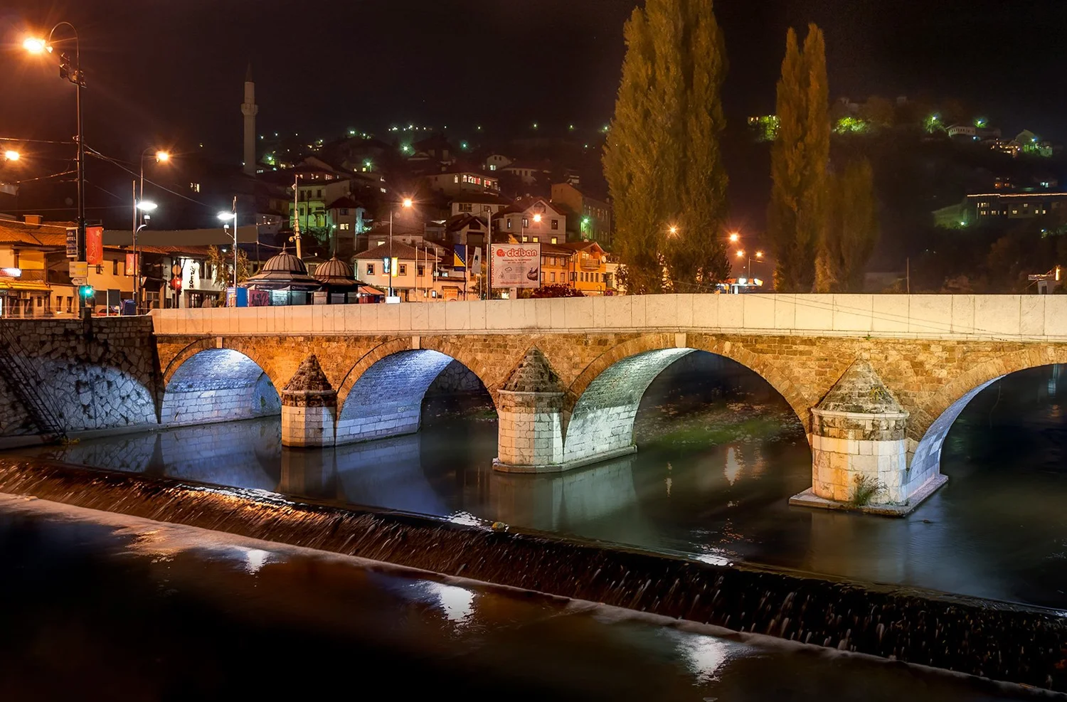 General 1 — POD NEBOM VEDRE VJERE - Islam i Evropa u iskustvu Bosne