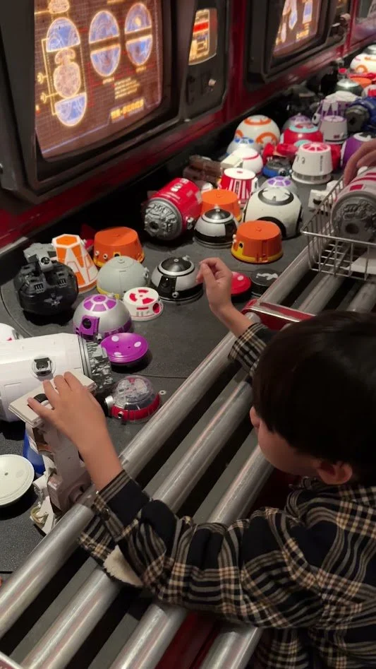 Build Your Own Droid: Droid Depot Experience at Disney’s Hollywood ...