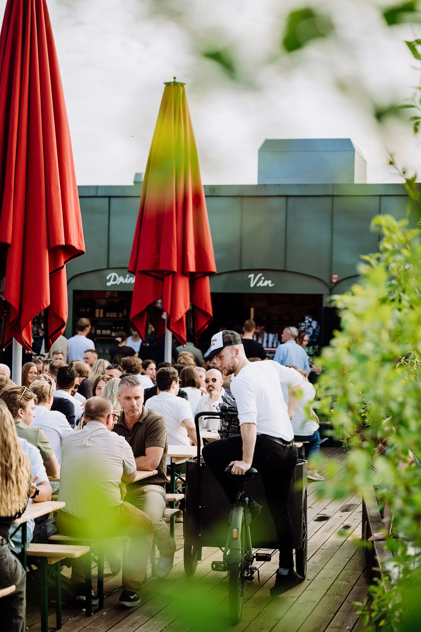 Biergarten, uteservering, öl, sol — Moreno Pizza