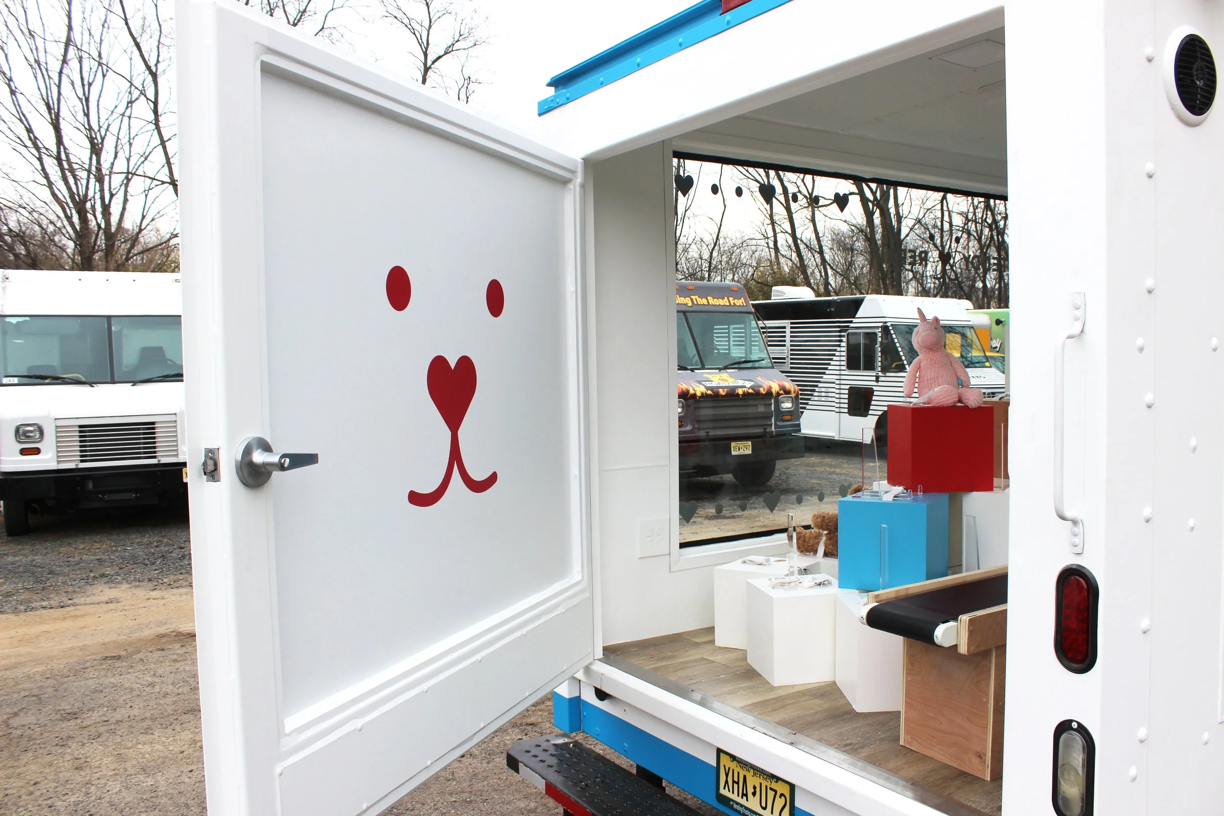 VTI's Fleet of Glass Box Truck Rentals will unleash Your Brand's ...