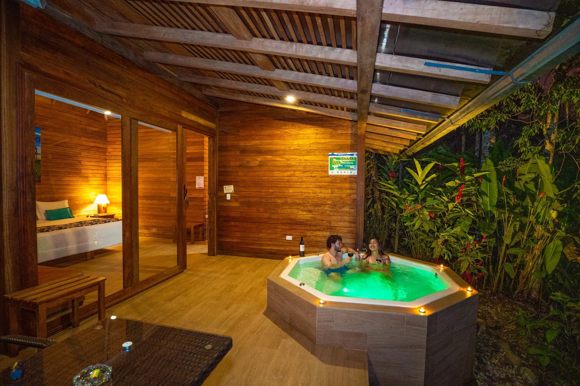 Cabaña con Jacuzzi — El Jardín Lodge & Spa - Hotel en Misahuallí, Ecuador