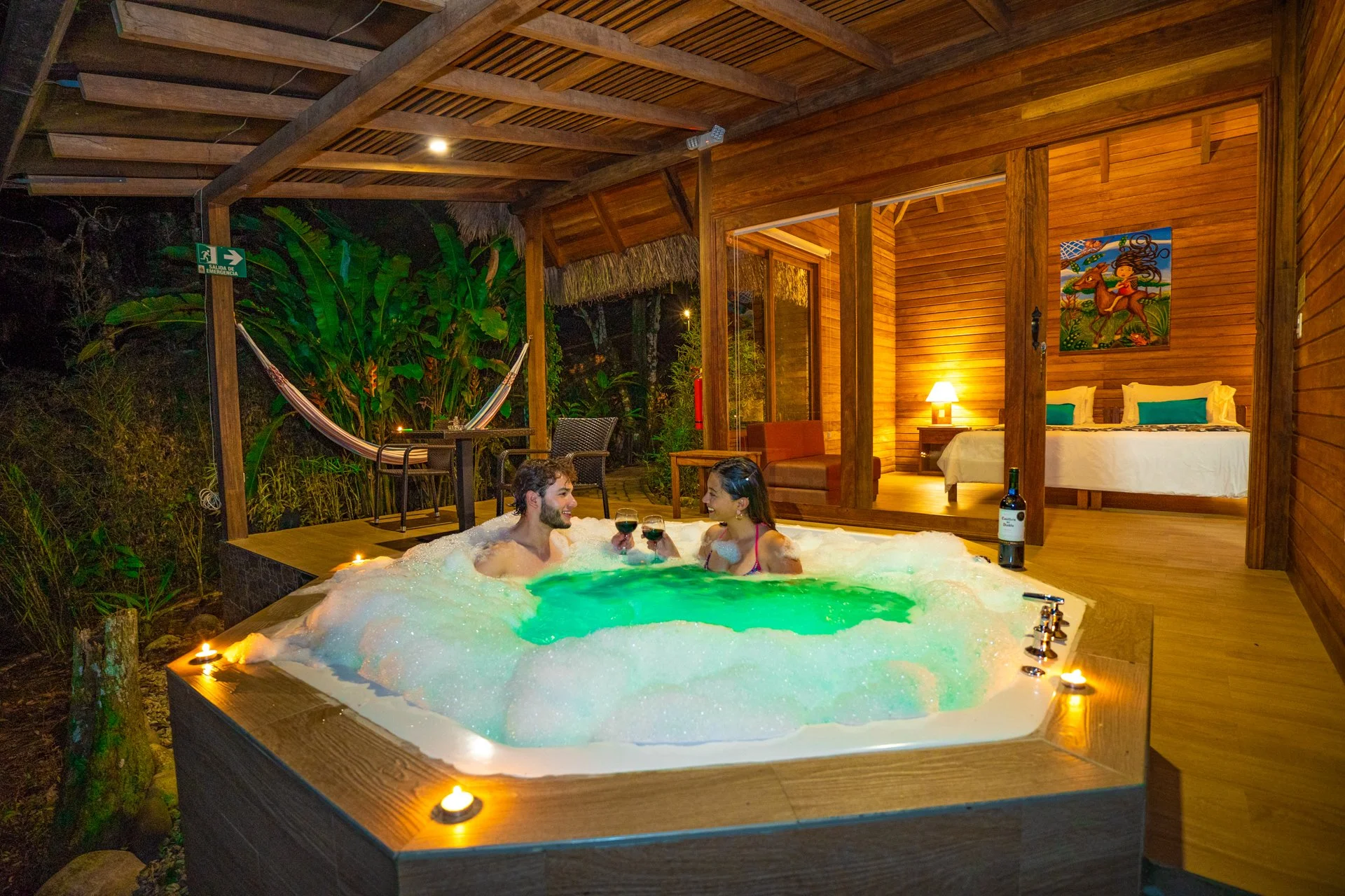 Cabaña con Jacuzzi — El Jardín Lodge & Spa - Hotel en Misahuallí, Ecuador
