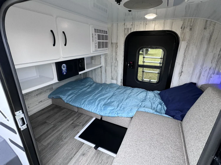 Country Born CB12 — Modern Buggy