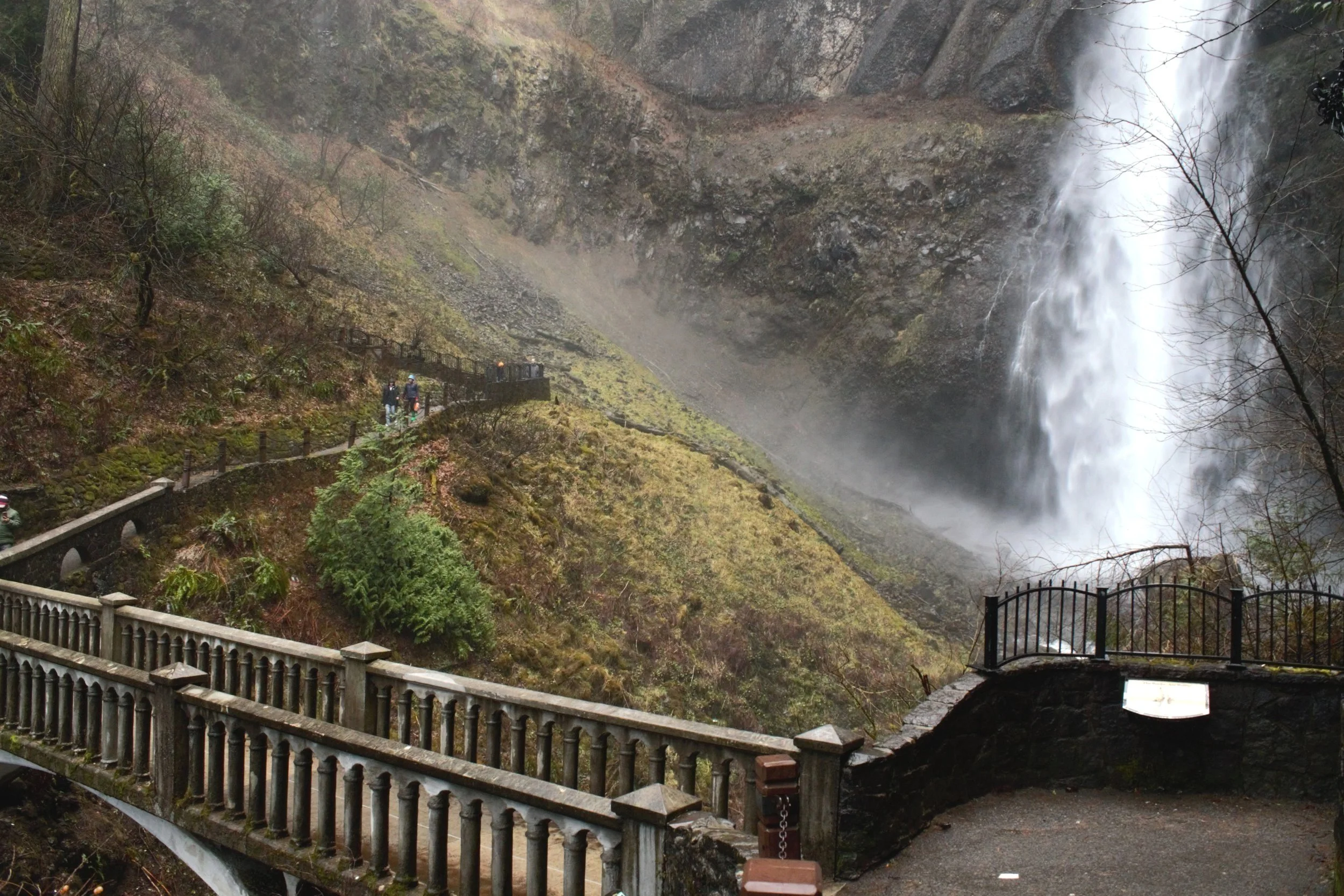 Multnomah Falls - Wahkeena Falls Loop Hike — Pines and Vines — Pines ...
