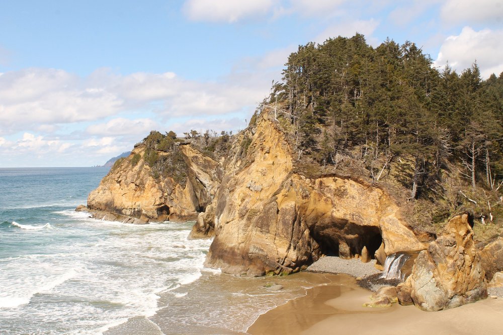 Quick Guide to Hug Point — Pines and Vines