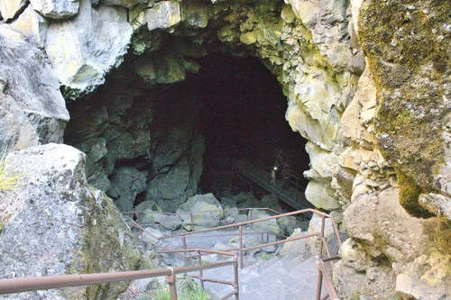 How to Visit the Lava River Cave at Newberry National Volcanic Monument ...