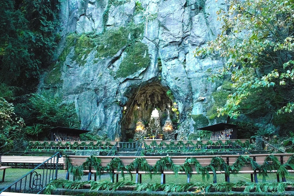 Complete Guide to Visiting the Grotto in Portland — Pines and Vines ...
