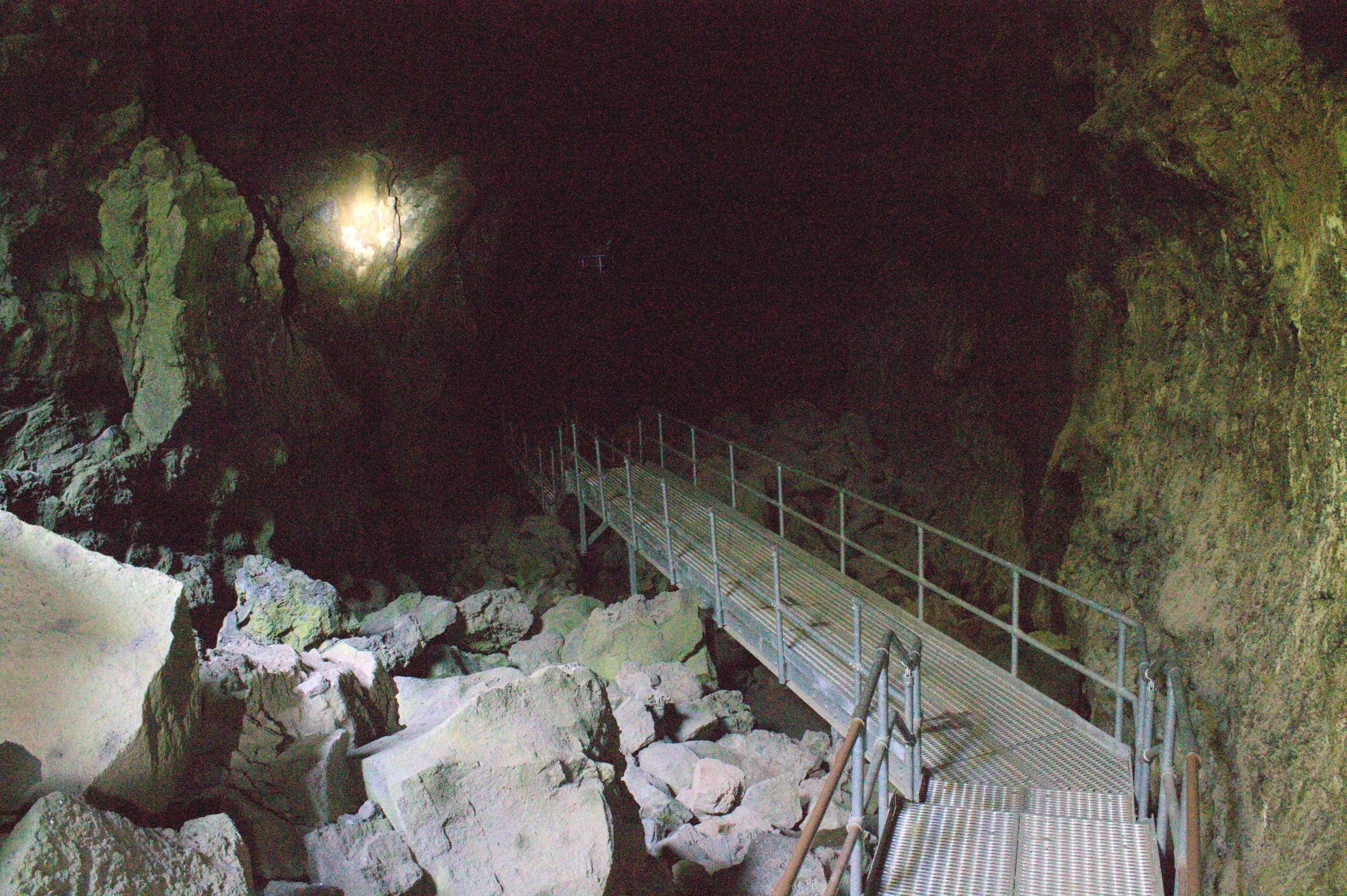 How to Visit the Lava River Cave at Newberry National Volcanic Monument ...