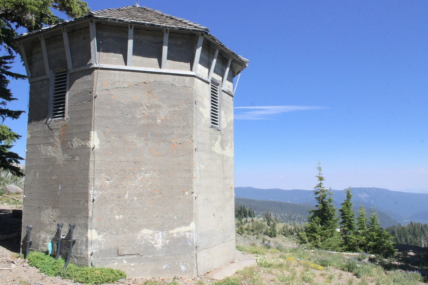 How to Hike to Silcox Hut on Mt Hood — Pines and Vines