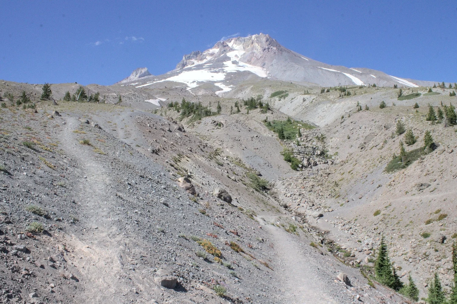 How to Hike to Silcox Hut on Mt Hood — Pines and Vines