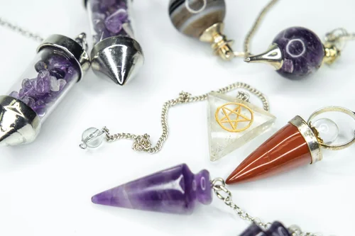 The Beginners Guide to Pendulums — juliebatchos.com