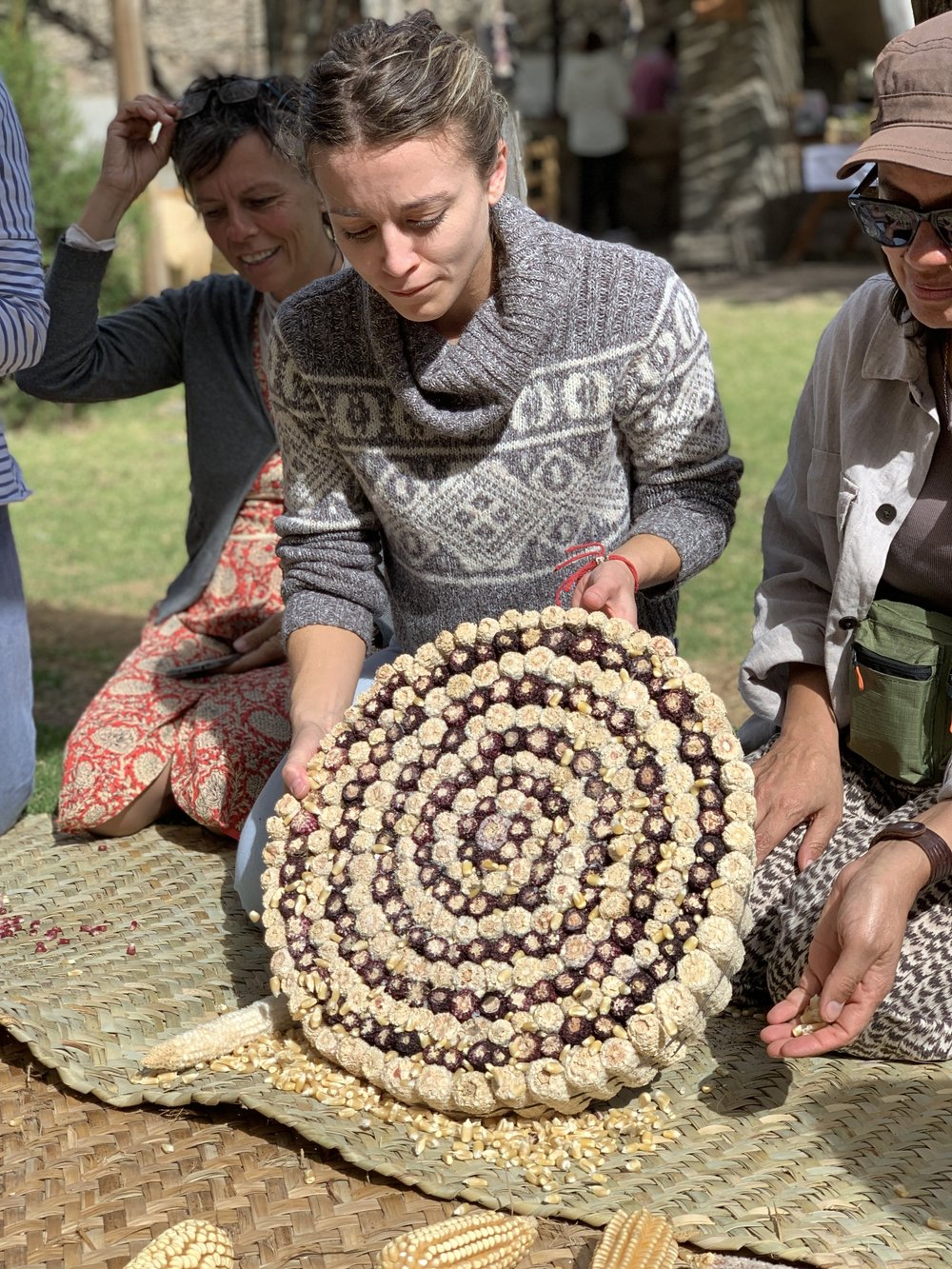 Olote, desgranando el maíz — Talleres Nómadas