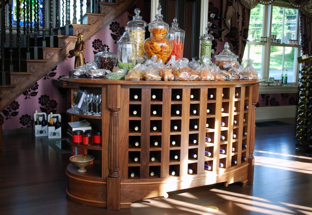 Heron Island Wine Display — Hay Runner