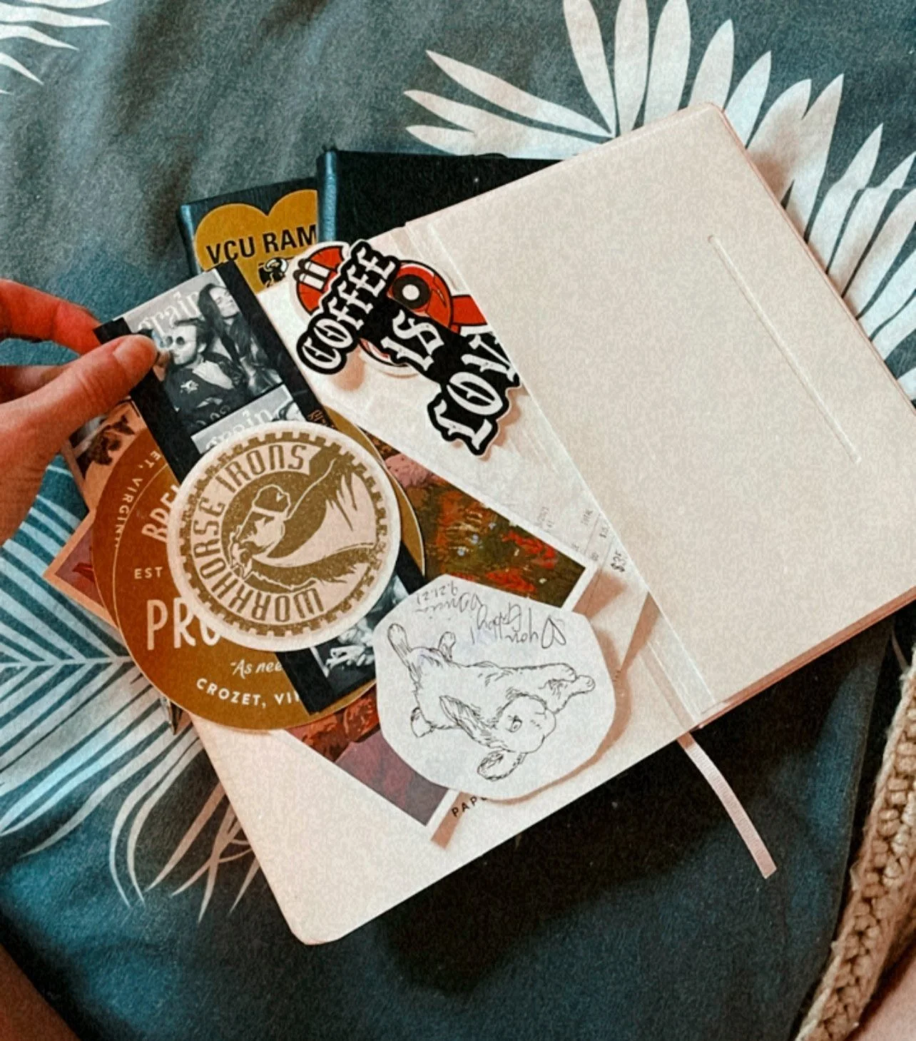 4 Tips On How to Journal Everyday: Blog 04 — One Groovy Gal