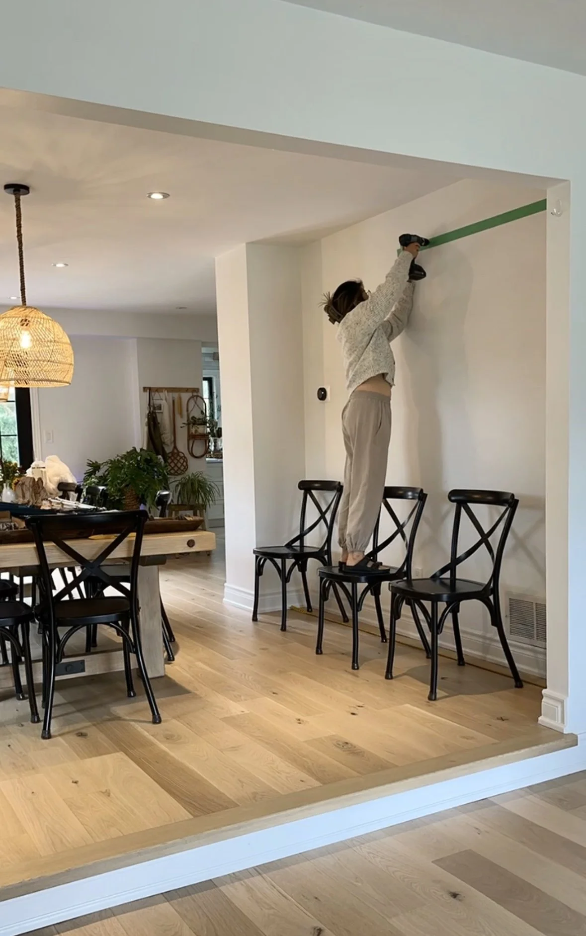 Tired of gallery walls, try a picture rail instead — The Kwendy Home