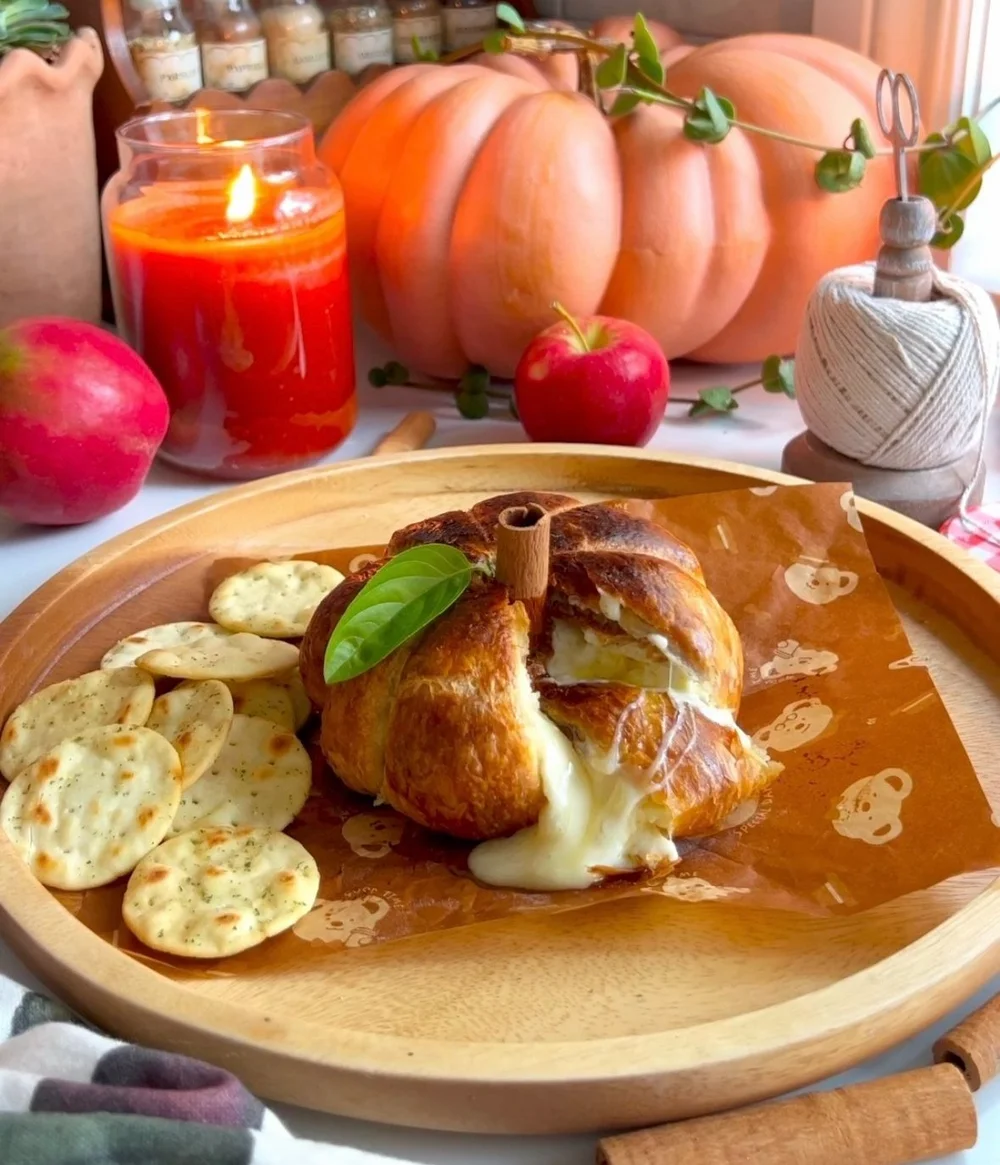How to Bake a Pumpkin Apple Butter Brie — The Kwendy Home