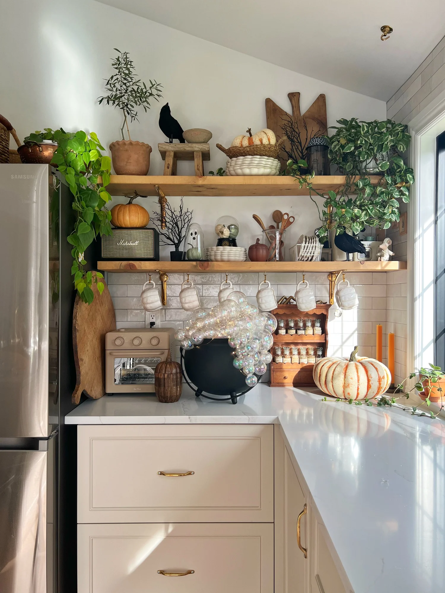 How to DIY a Bubbling Cauldron — The Kwendy Home