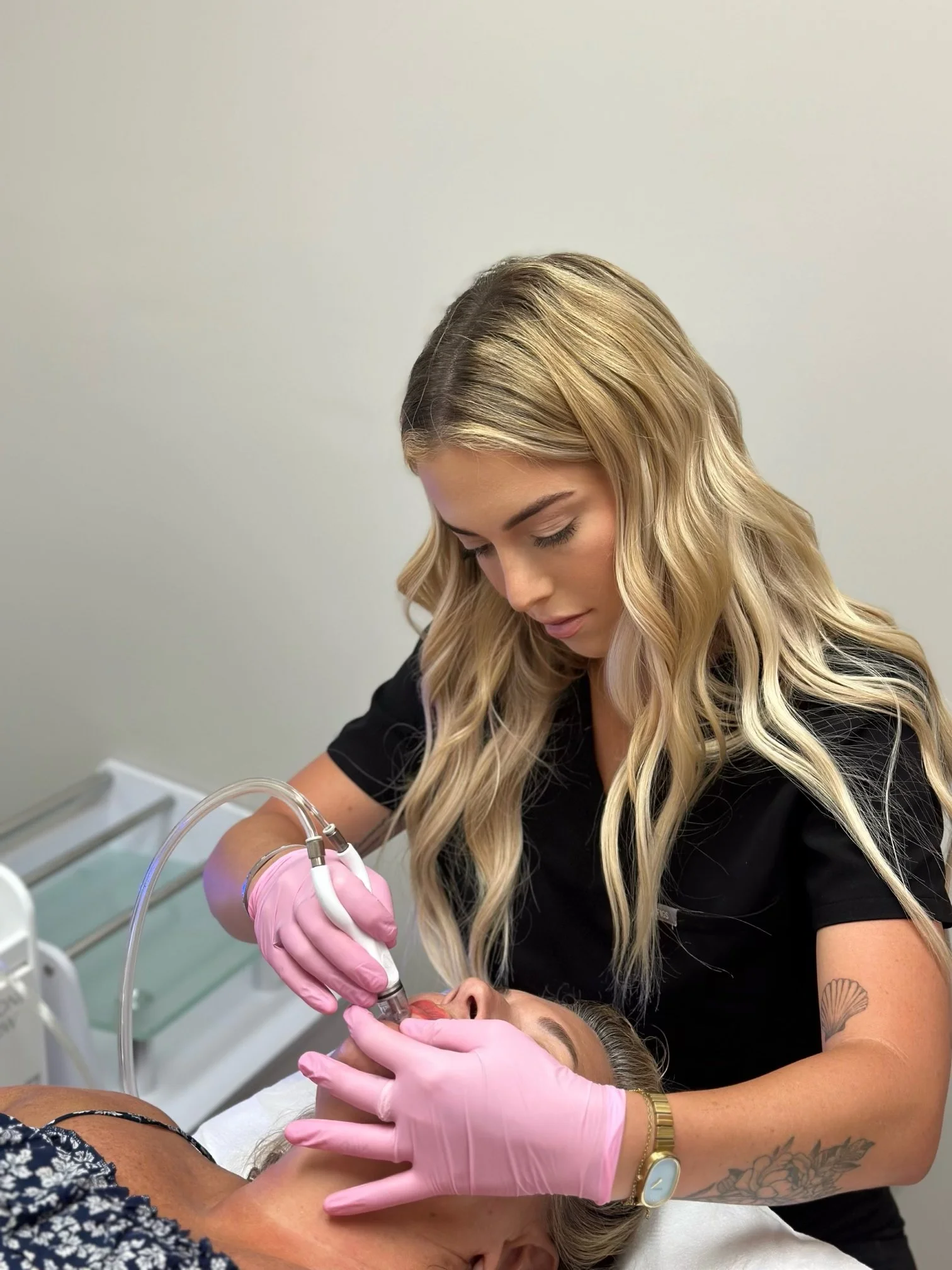 Customized facial services with LED light therapy & medical grade ...