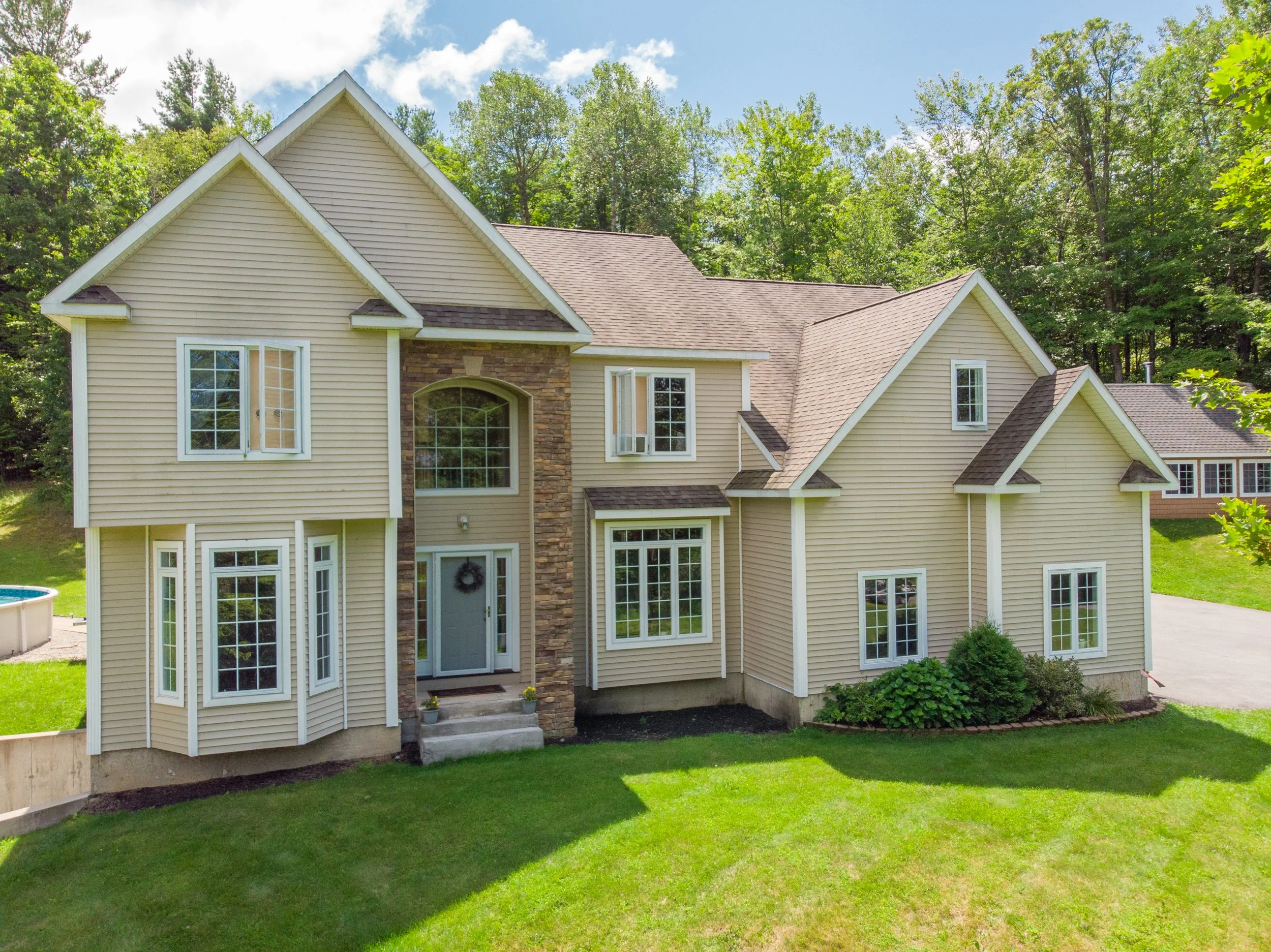 Real Estate — Hand & Frame