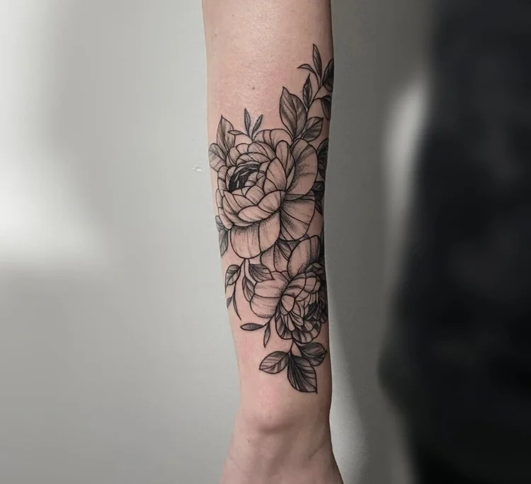 Black Line Tattoos: Bold, Minimal, and Cooler Than Your Ex’s Ink ...