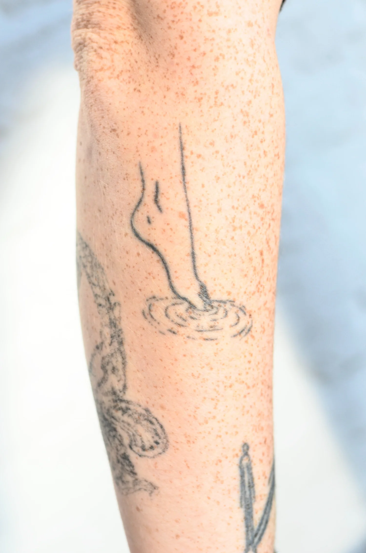 Black Line Tattoos: Bold, Minimal, and Cooler Than Your Ex’s Ink ...