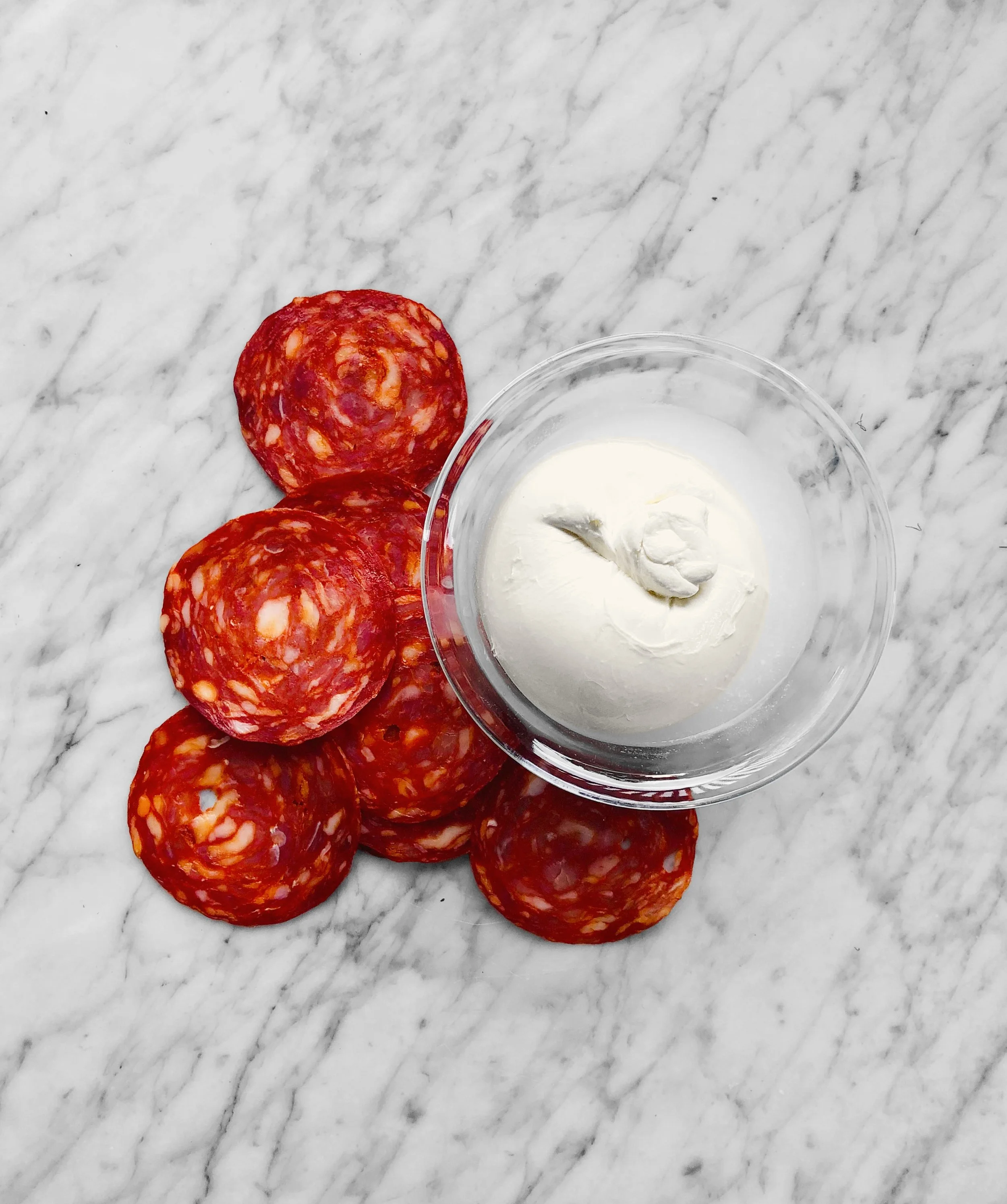 Salade étagée tomate-pastèque, burrata, chorizo et vinaigrette au paprika fumé — JM_cuisine par ...