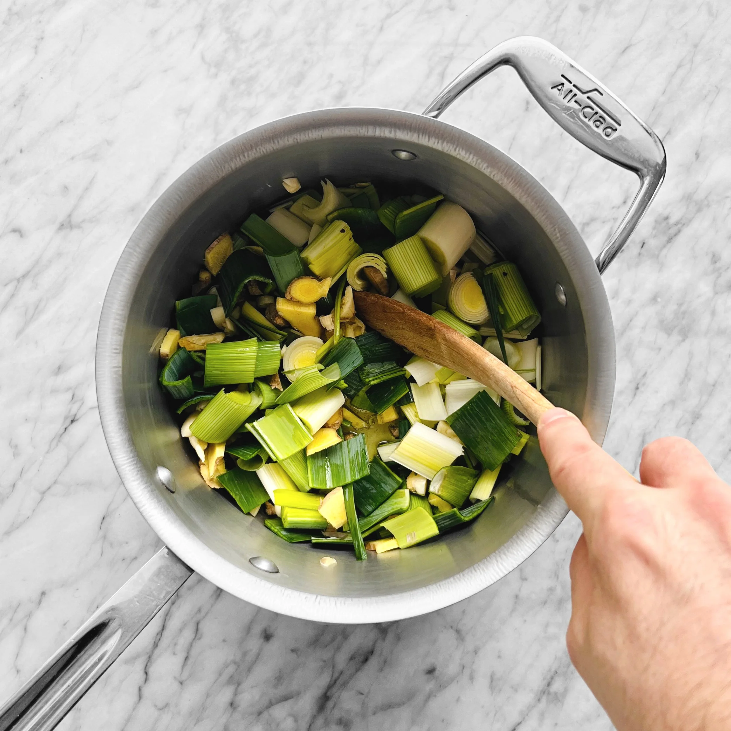Soupe alphabétique artichauts-zuccini avec bouillon au curcuma — JM ...