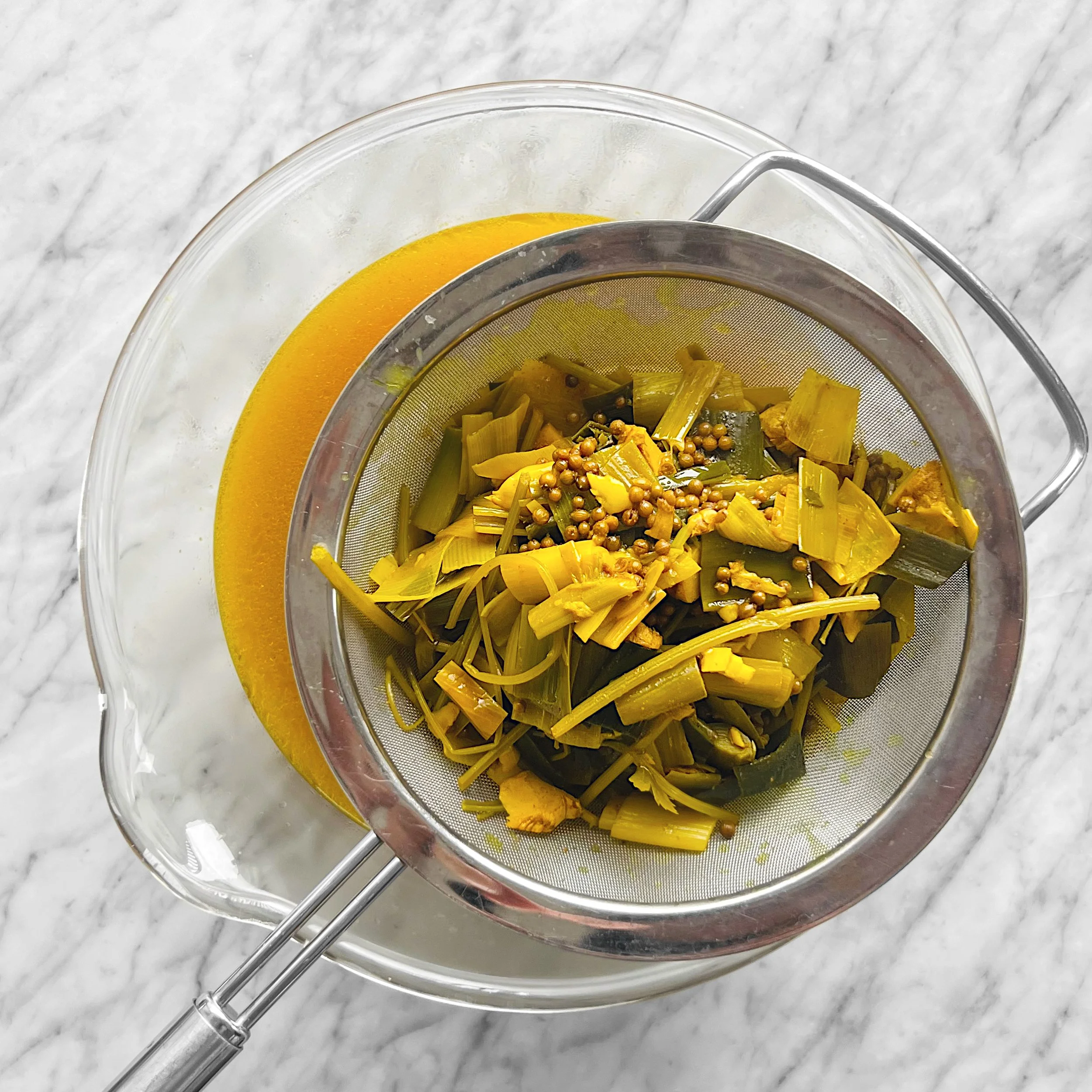 Soupe alphabétique artichauts-zuccini avec bouillon au curcuma — JM ...