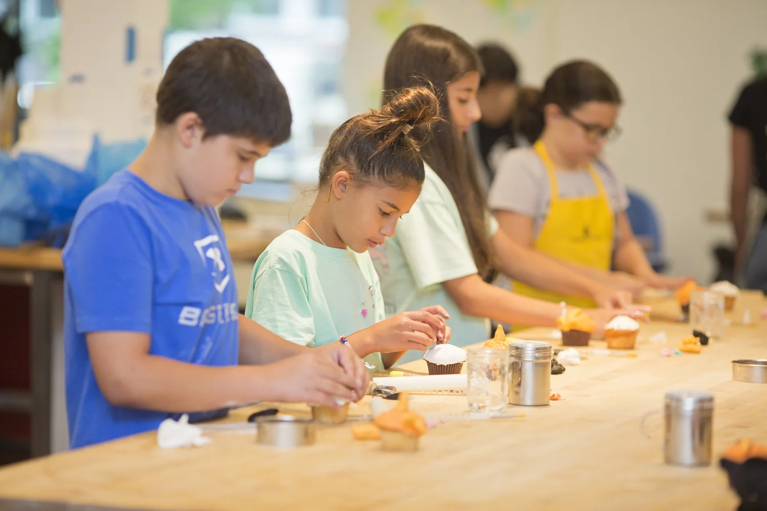 Weekly Decorating Classes — Charm City Cakes